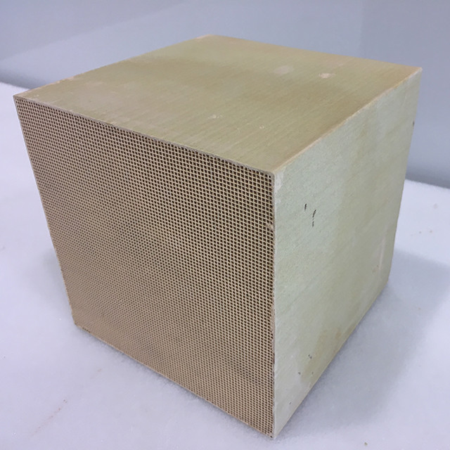 ก๊าซธรรมชาติ SCR Denox Catalyst Honeycomb